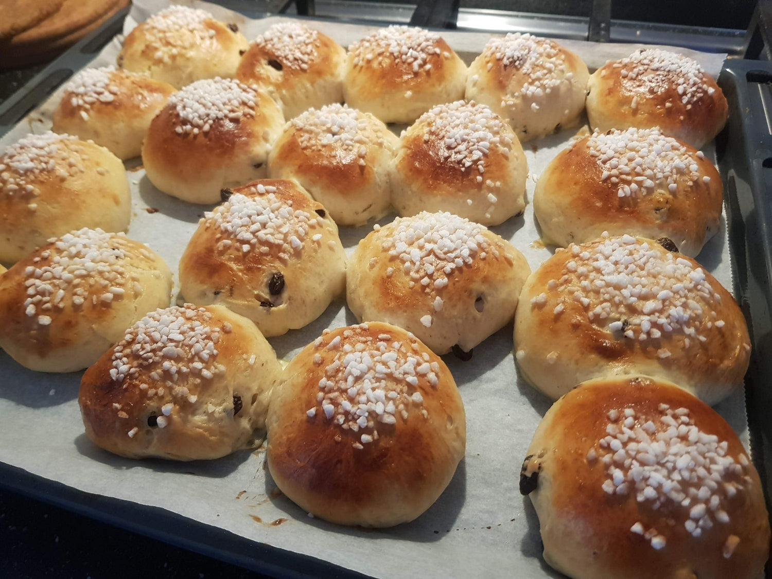 Finnish Pulla - Sweet Cardamom Bun - Easy recipe with braiding tips ...